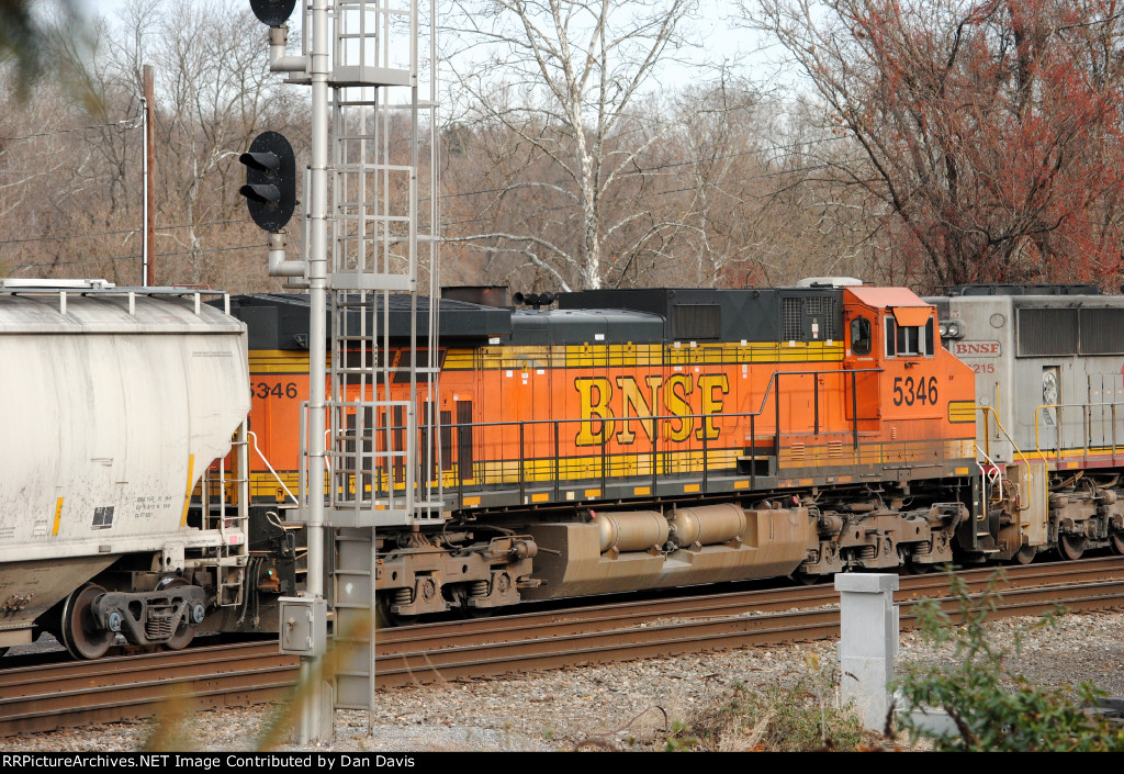 BNSF C44-9W 5346 third on 68Q